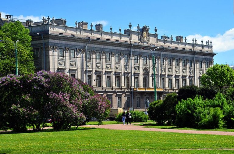 The Marble Palace — Guide For You Tours