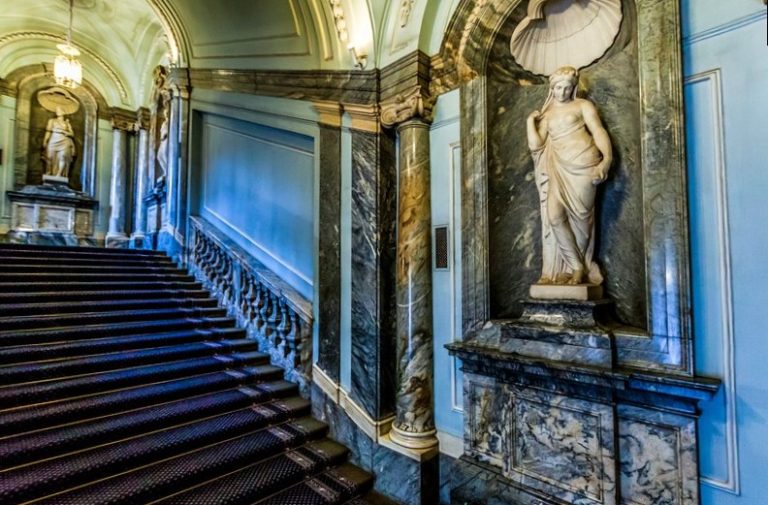 The Marble Palace — Guide For You Tours