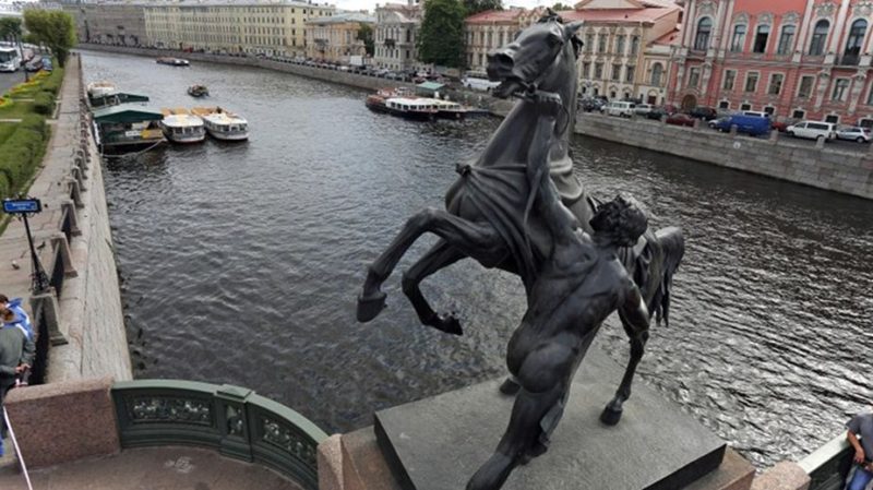 Anichkov Bridge in Saint-Petersburg — Guide For You Tours