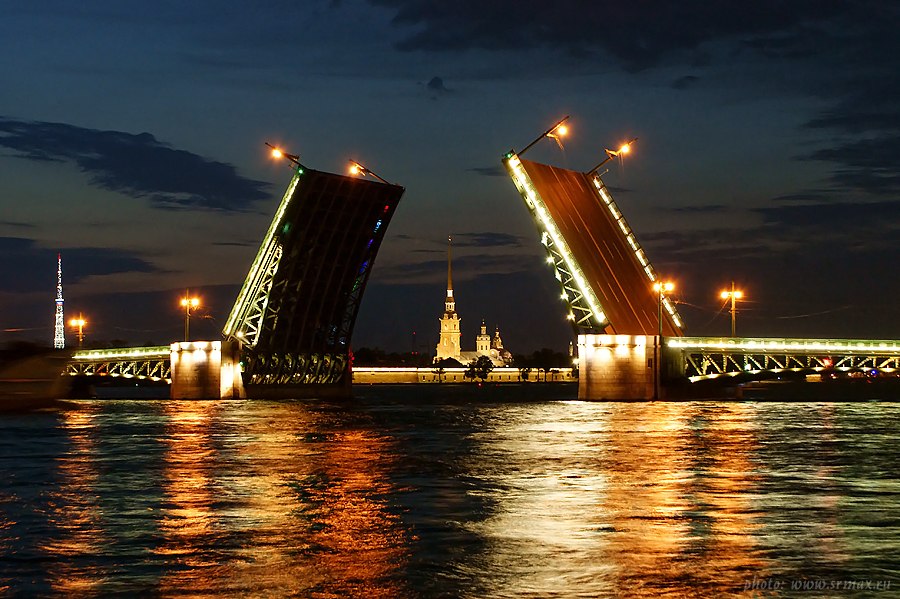 Multimedia presentation in the span of the Palace Bridge — Guide For ...